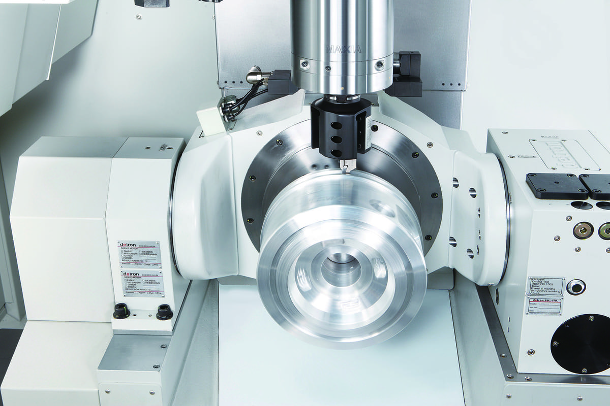 百德機械展出高速銑車複合化五軸加工中心機