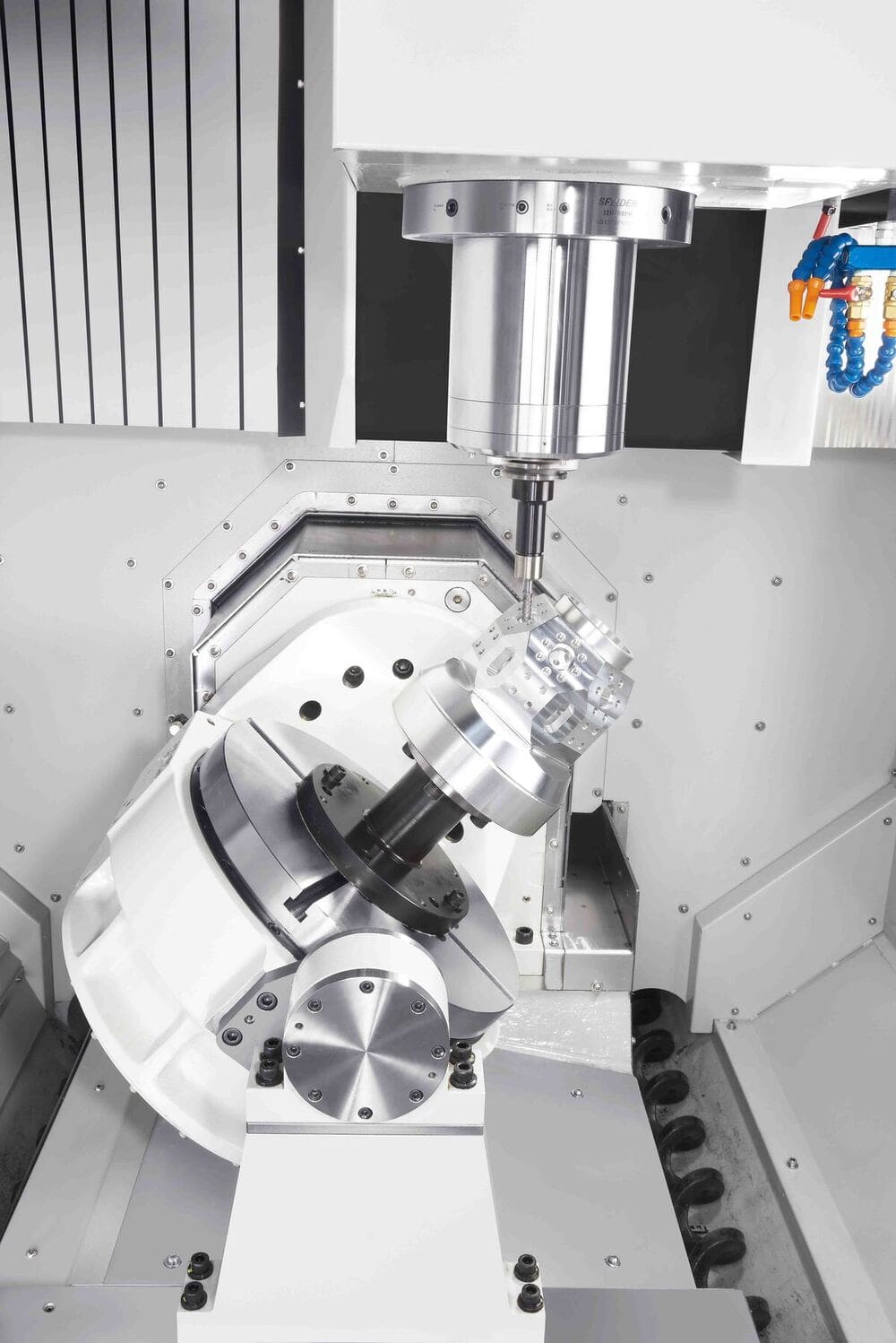 百德機械展出高速銑車複合化五軸加工中心機
